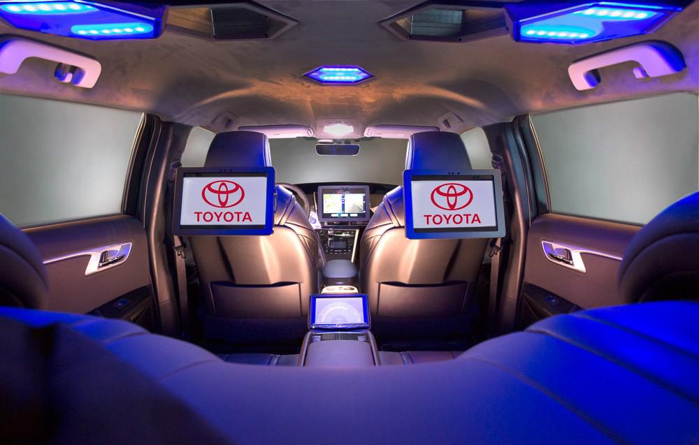 Toyota displays a Mirai-based research vehicle with satellite ...