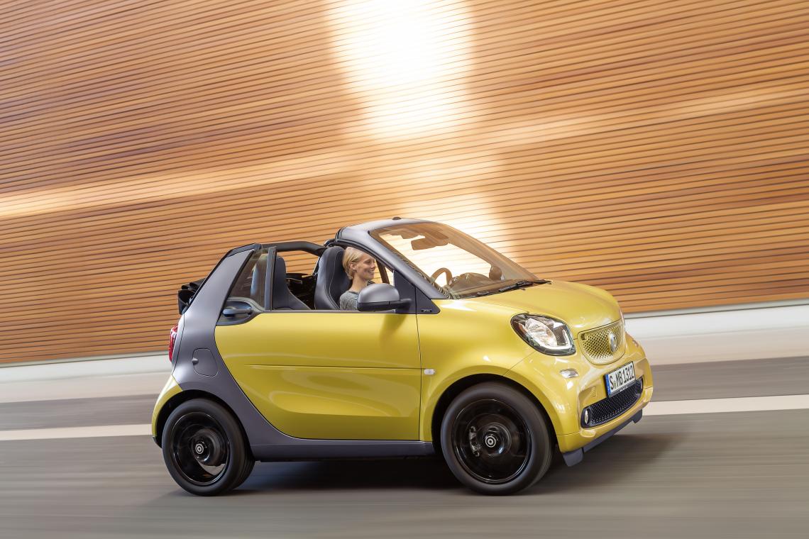 The new smart fortwo cabrio: Summer in the city Stuttgart | arcien