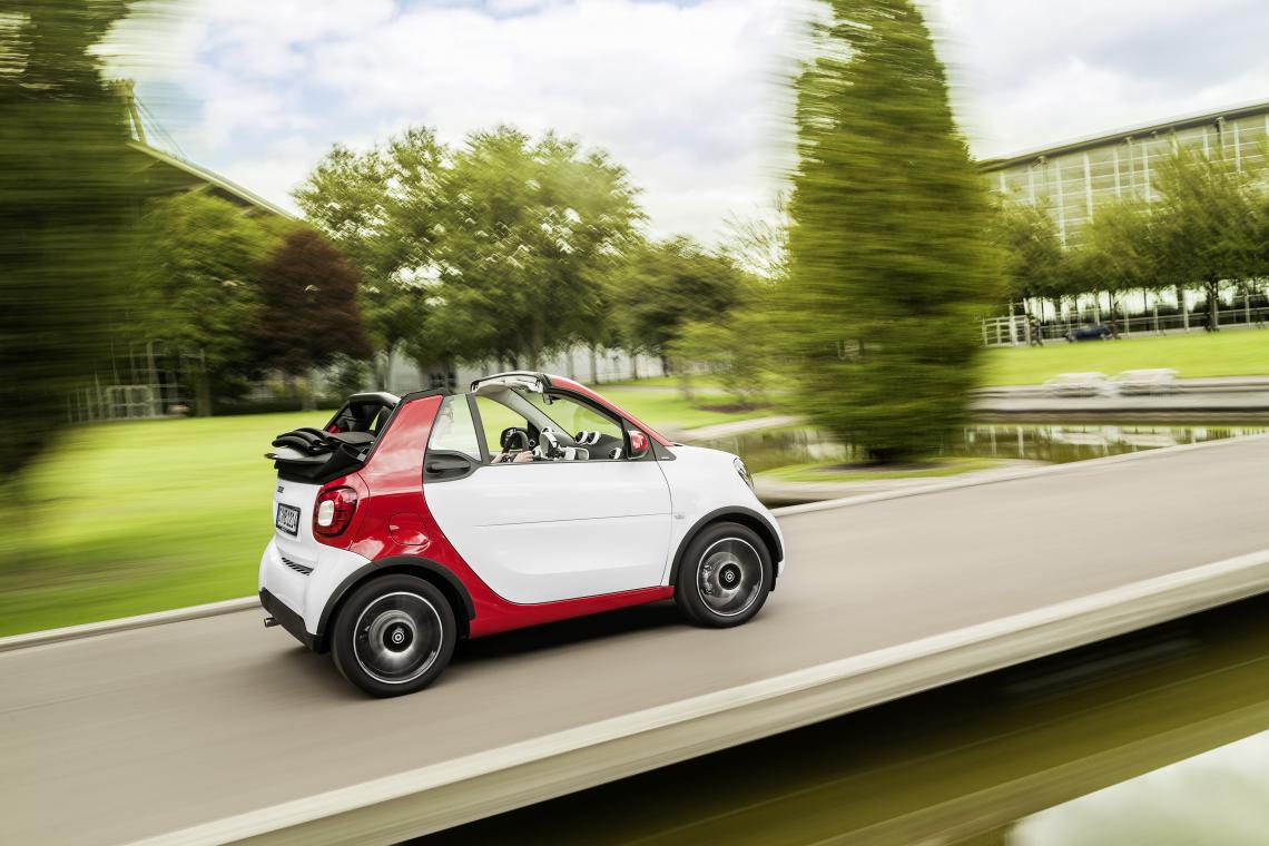 The new smart fortwo cabrio: Summer in the city Stuttgart | arcien