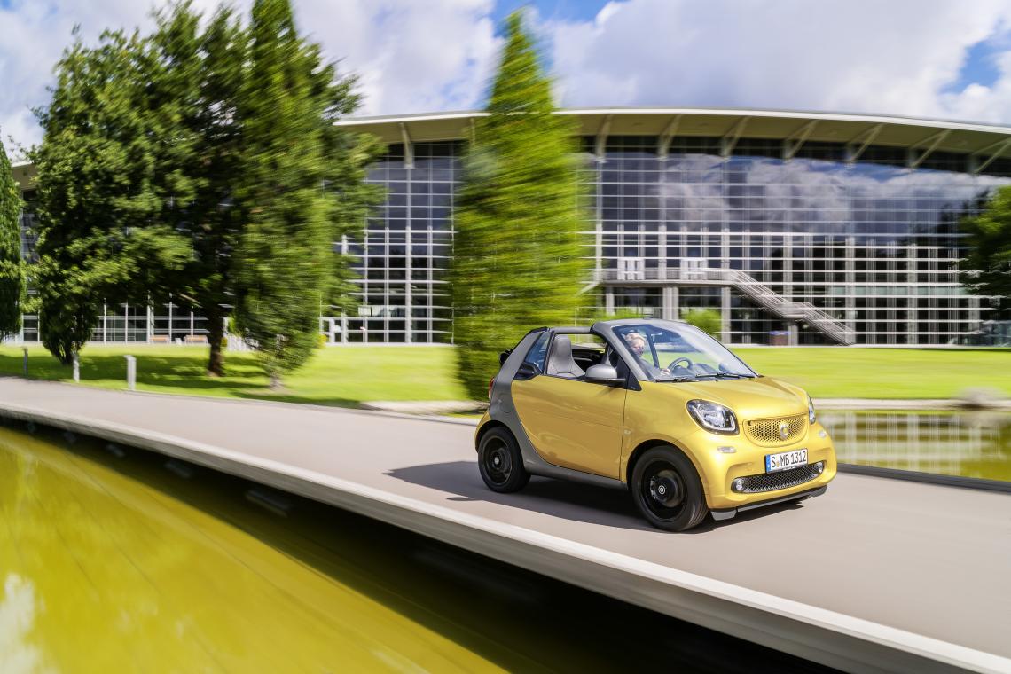 The new smart fortwo cabrio: Summer in the city Stuttgart | arcien