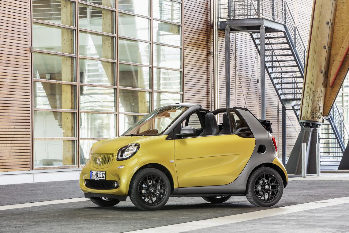 The new smart fortwo cabrio: Summer in the city Stuttgart | arcien
