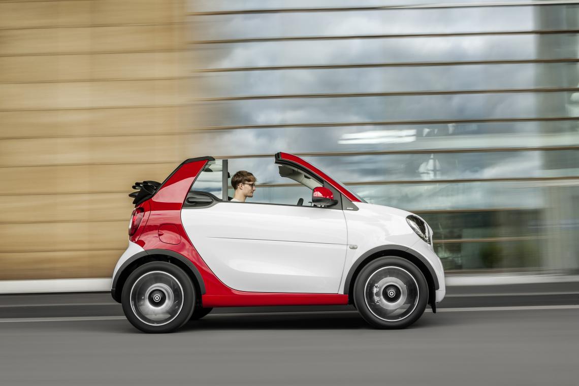 The new smart fortwo cabrio: Summer in the city Stuttgart | arcien