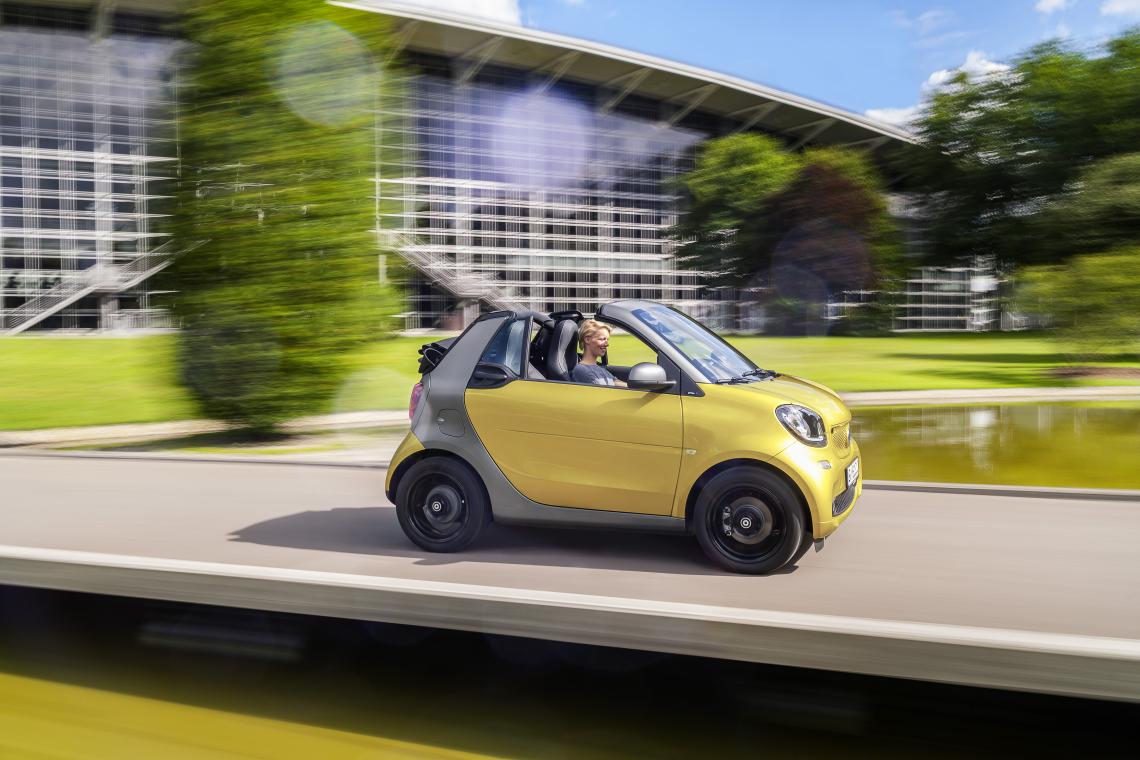 The new smart fortwo cabrio: Summer in the city Stuttgart | arcien